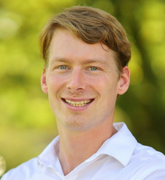 Projects on time, people in flow - Critical Minds